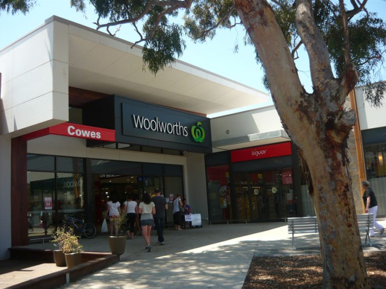 COWES SHOPPING CENTRE - Retpro