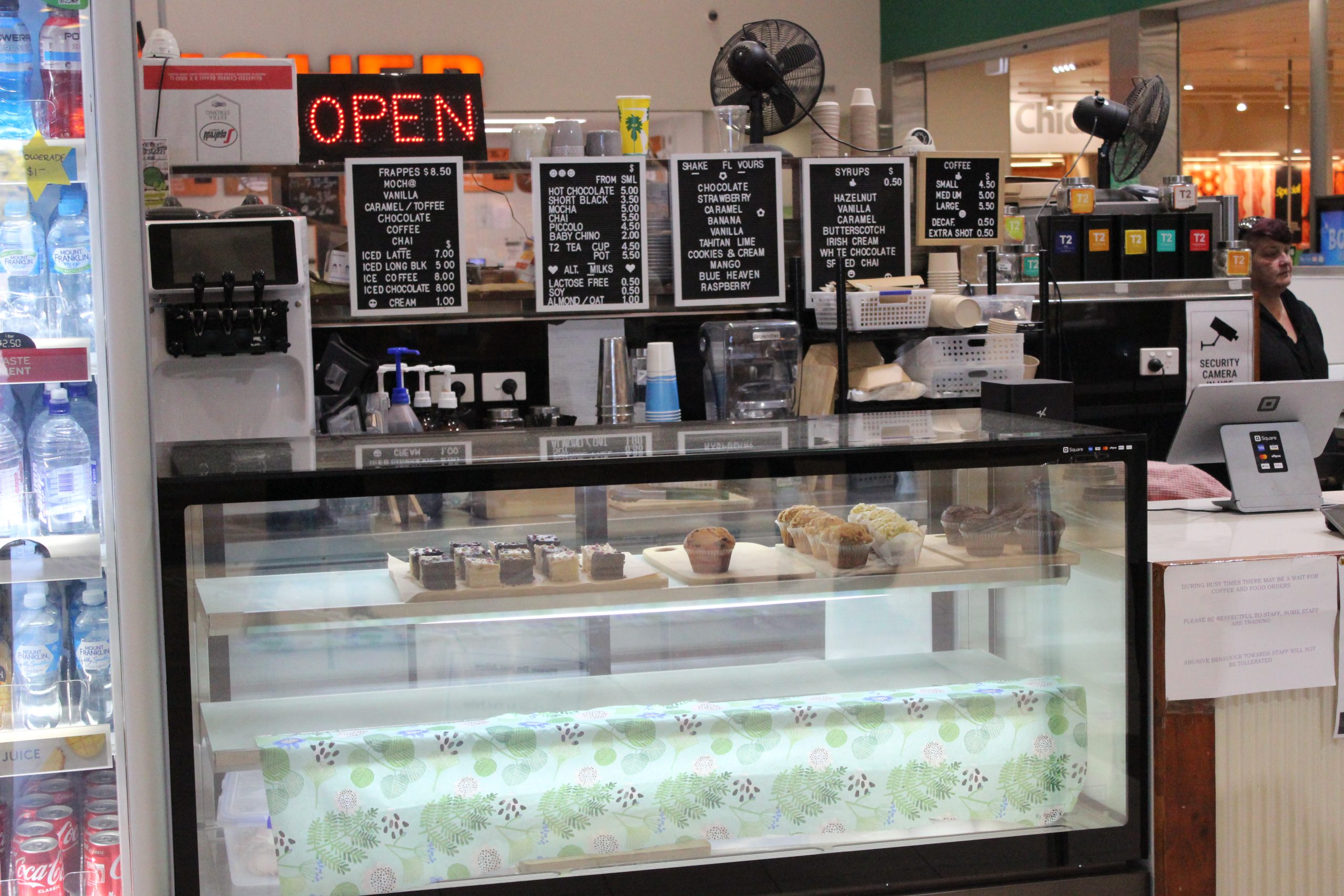 COWES SHOPPING CENTRE - Retpro