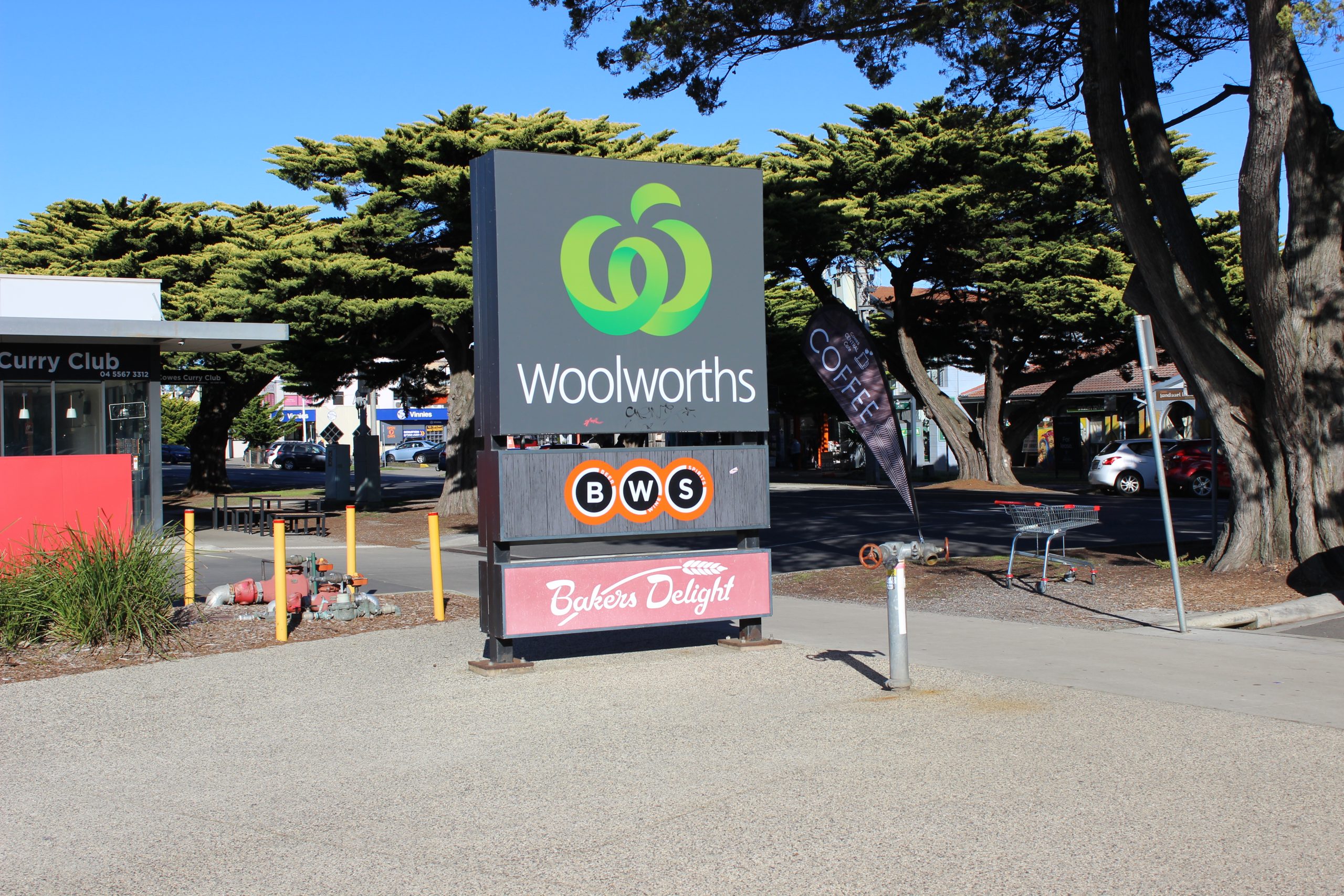 COWES SHOPPING CENTRE - Retpro